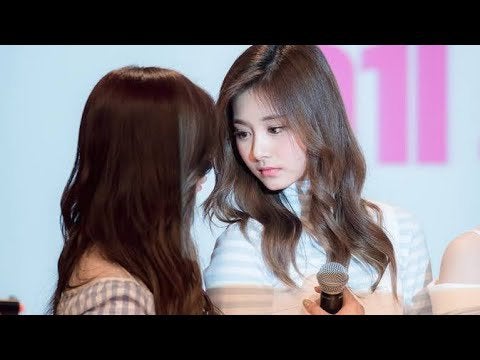Looking for full video of Tzuyu and Sana talking in front of Christmas tree - TKHUNT