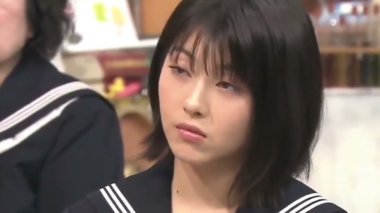 浜辺美波ちゃん…ウトウト… - TKHUNT