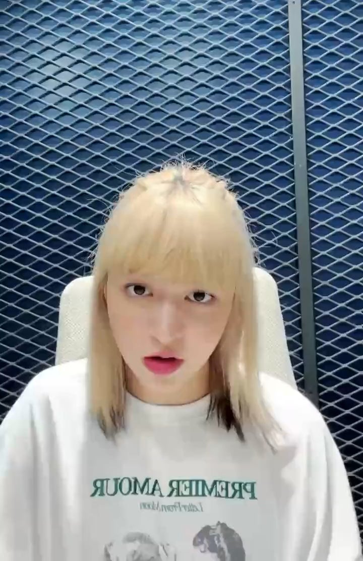 220709 NMIXX Vlive - Lily が TWICE とのトレーニングの日々について語る - TKHUNT