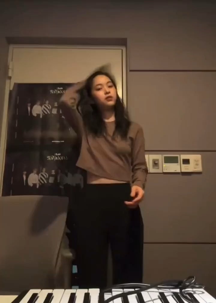 220828 ITZY の竜神が BLACKPINK に合わせて踊ったり歌ったりする - 「Pink Venom」 - TKHUNT