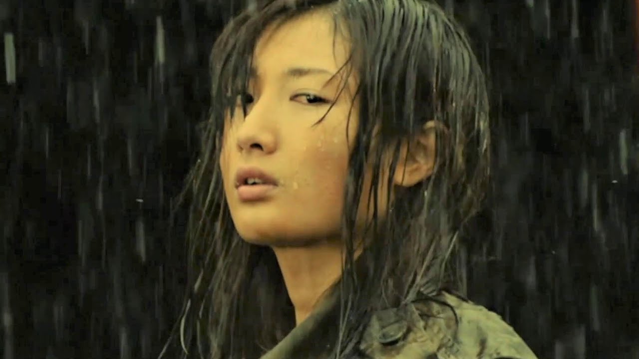 『ワカコ酒』武田梨奈24歳のアクション(進撃の巨人) - TKHUNT