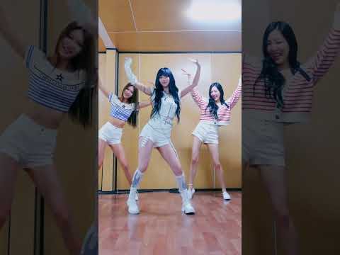 220824 カリーナ & 少女時代 (SNSD) スヨン & ティファニー ヤング - FOREVER 1 (ダンス チャレンジ) - TKHUNT