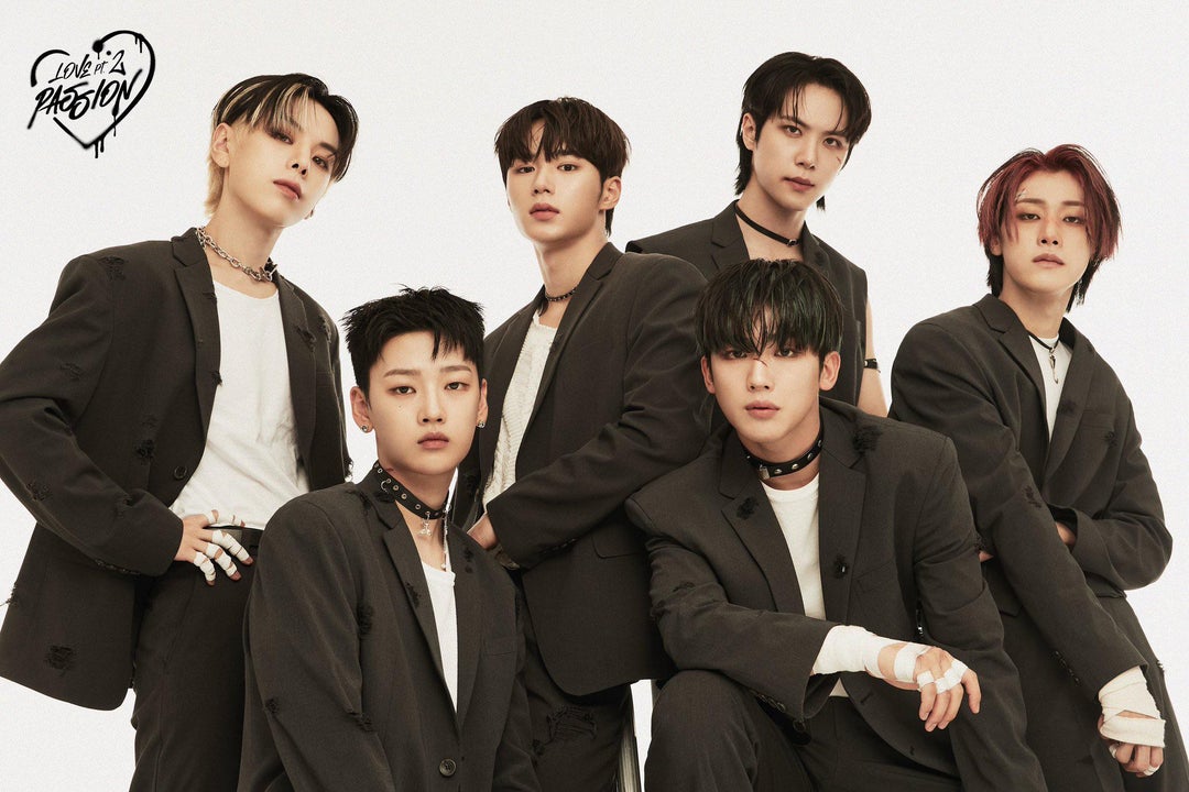 WEi - 5th Mini Album 'Love Pt.2 : Passion' (コンセプトフォト - Gain a love ver.) - TKHUNT