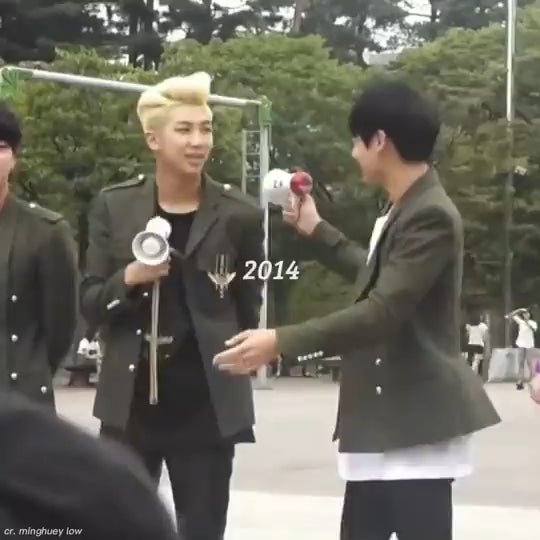 ソフトアワー オープン - 長年にわたるナムグクの抱擁の編集 🥹 - TKHUNT