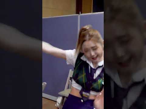 TRI.BE - 典型的なガールズグループのステージ準備 (220920) - TKHUNT