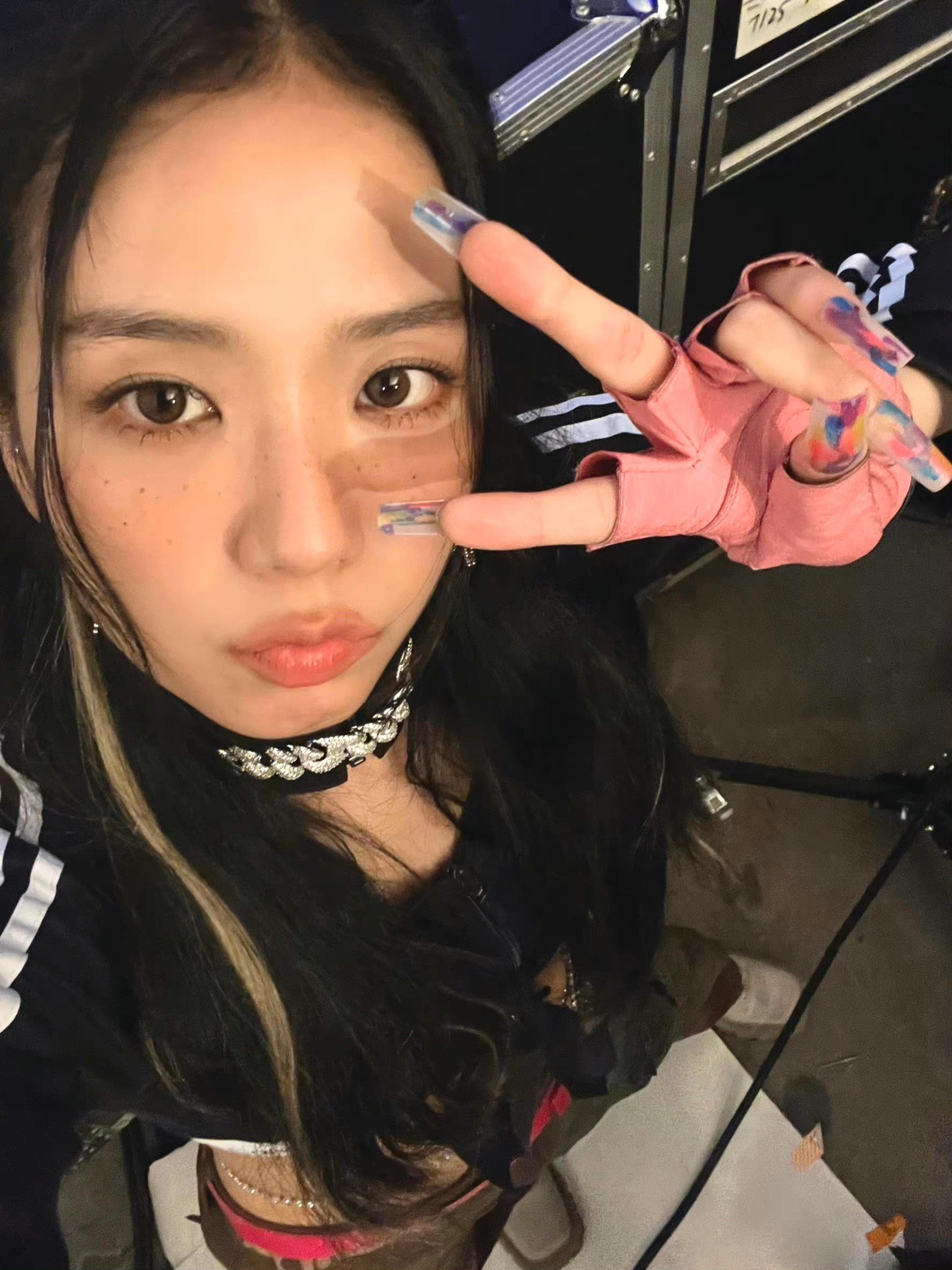 220916 Jisoo Weibo アップデート - TKHUNT