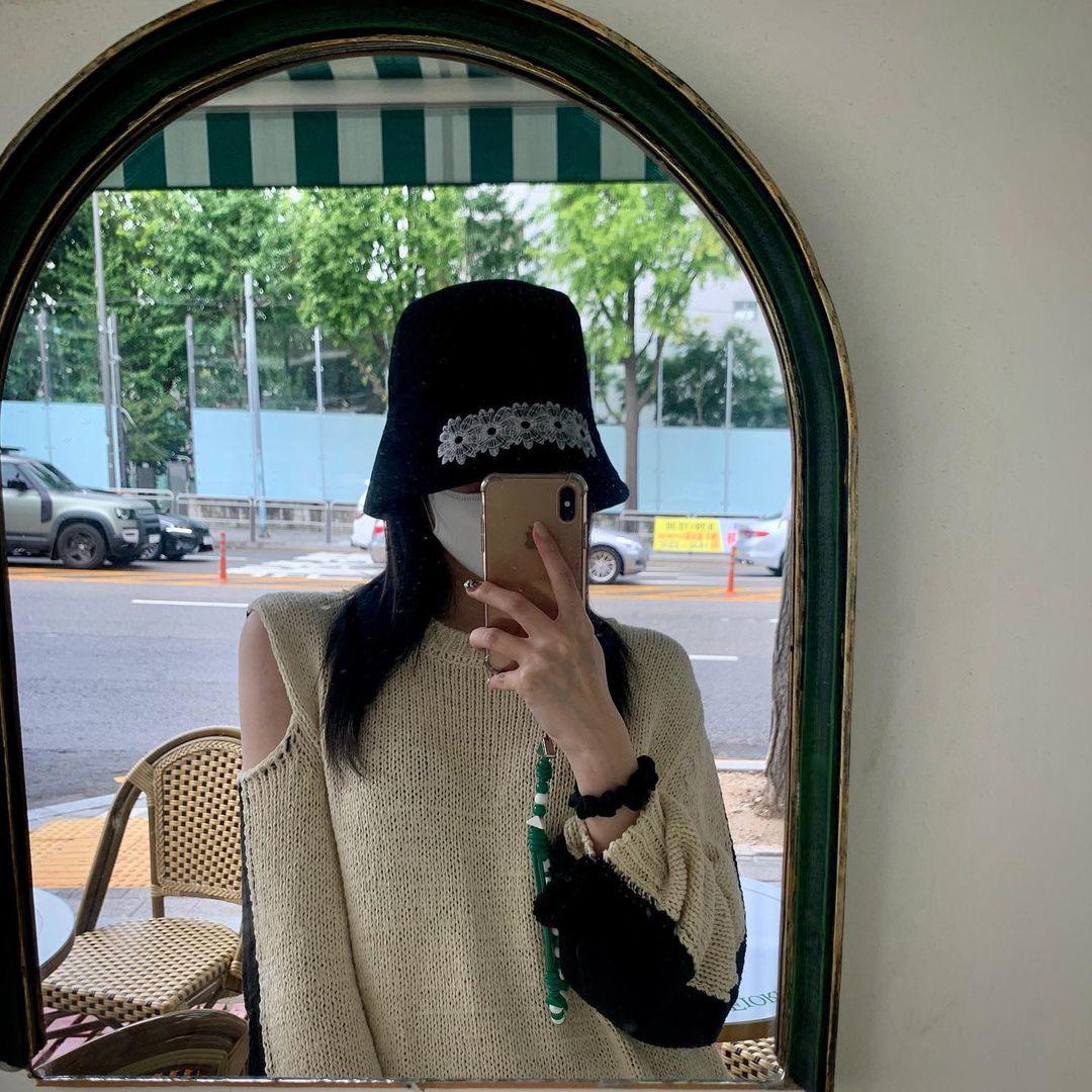 220919 Sana Instagram Update - Sana mirror selca - TKHUNT