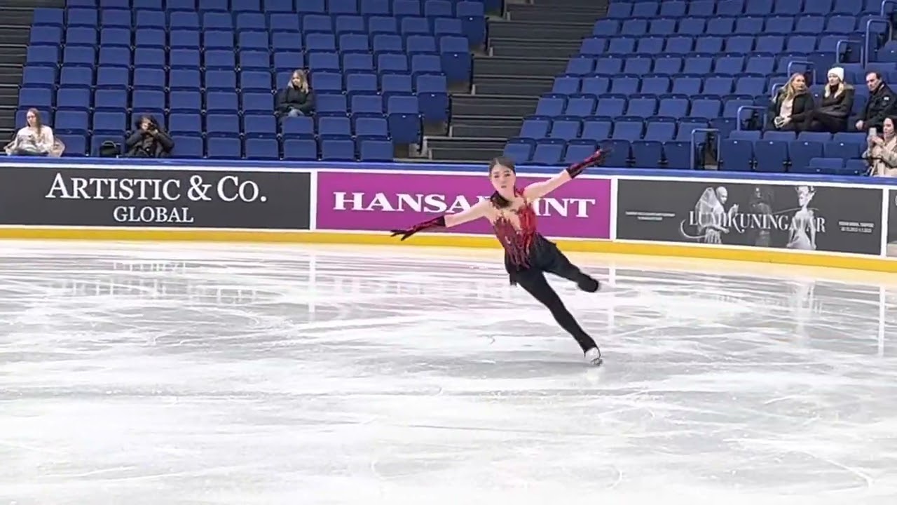 Rika Kihira 紀平梨花 SP morning practice @ GP Espoo 2022 - TKHUNT