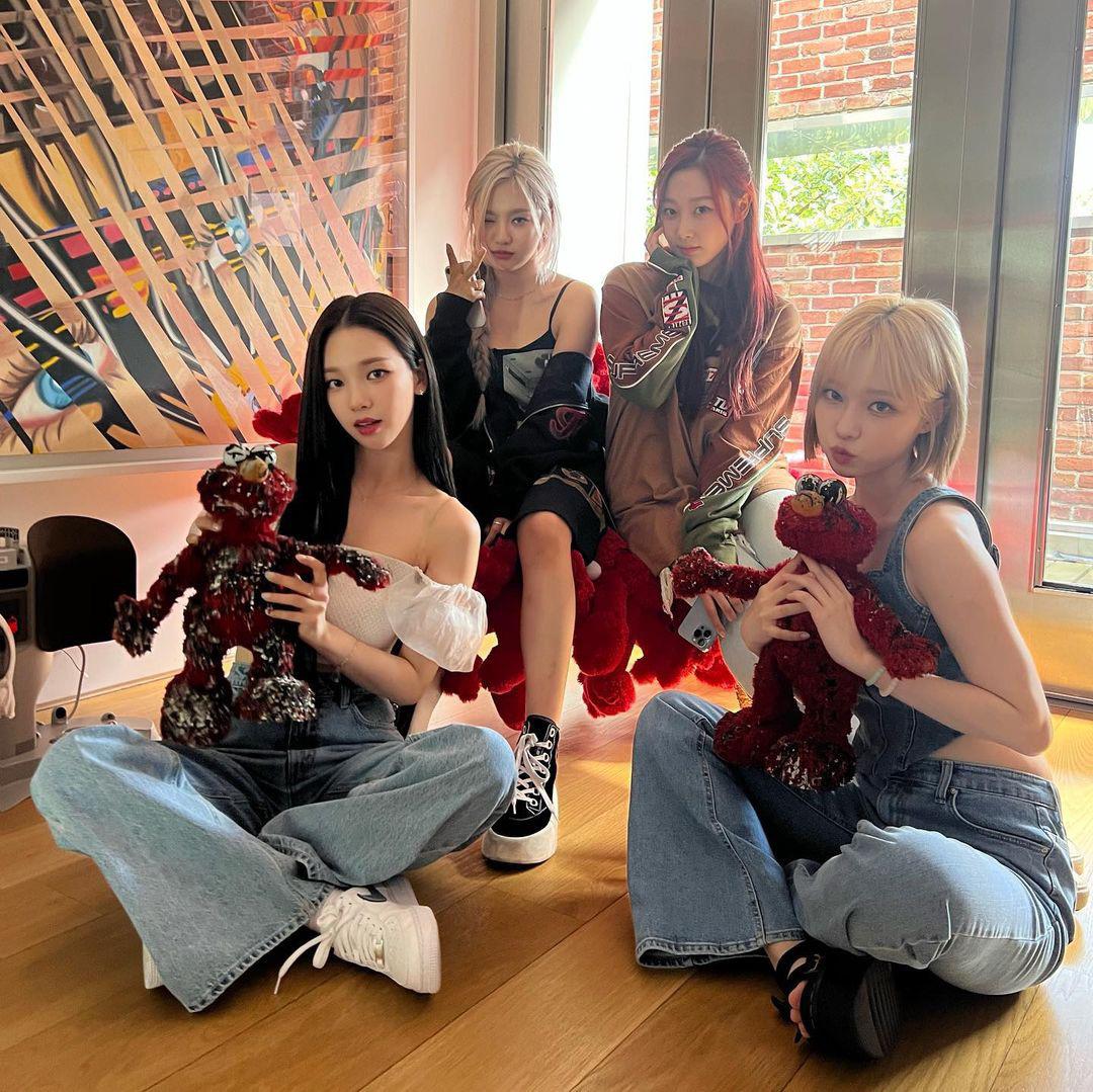 220708 Kaws Instagram Update with aespa - TKHUNT