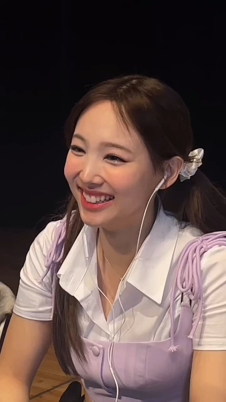 221111 YouTube ショート アップデート - 「「トーク ザ トーク」オンライン ファン サイン イベントでの TWICE の瞬間🙌💕」 - TKHUNT