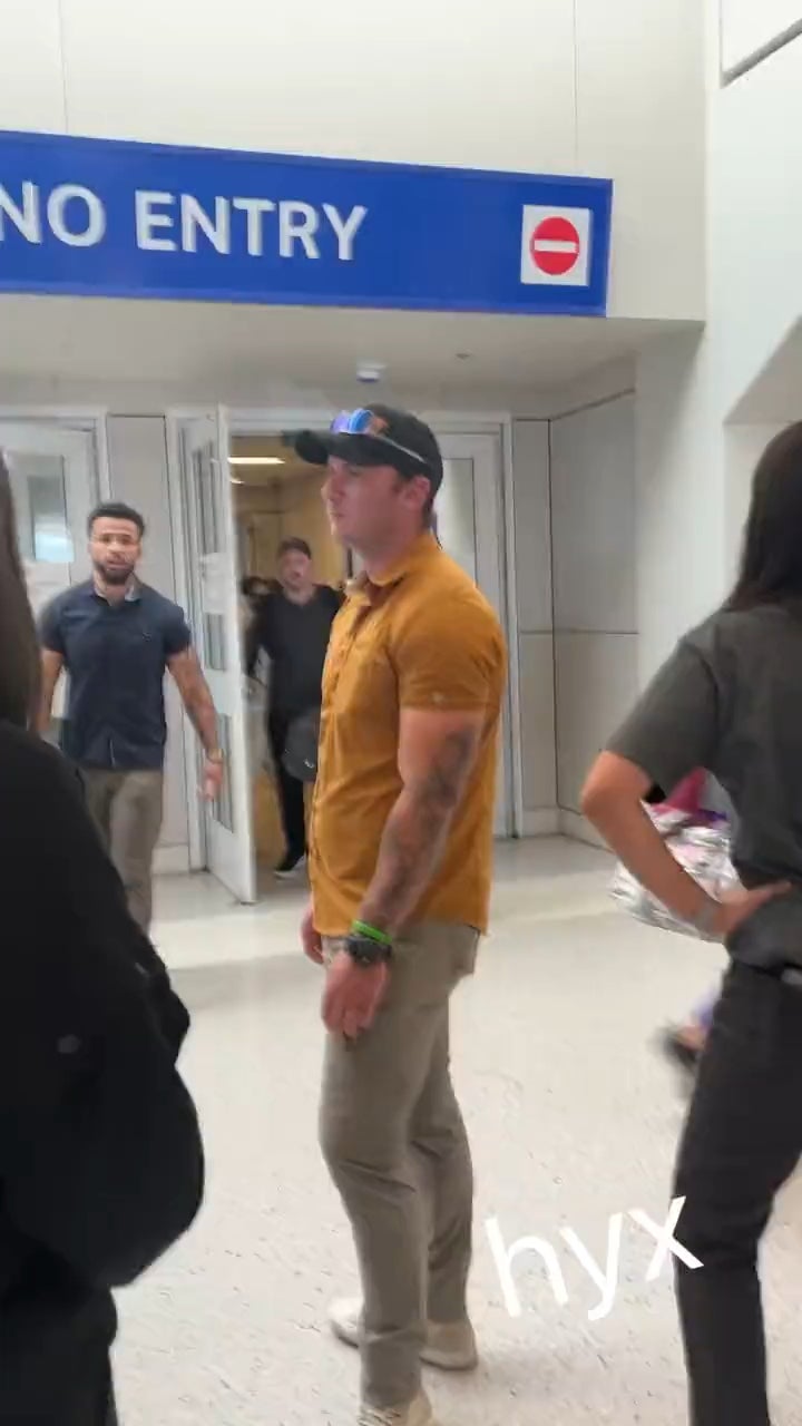 221021 BLACKPINK @ ダラスフォートワース国際空港 (ソウルから到着) - TKHUNT