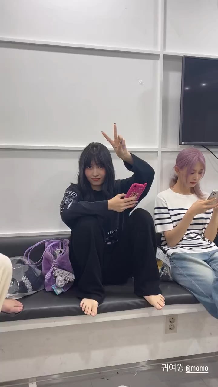 221109 ダヒョン Instagram ストーリー更新 - 「かわいい @momo」 - TKHUNT