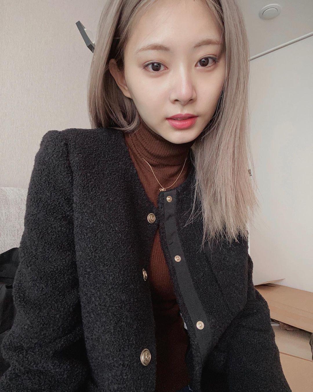 221111 ツウィ Instagram update - 「ダヒョン姉さんとデート🤍🤍 @dahhyunnee」 - TKHUNT