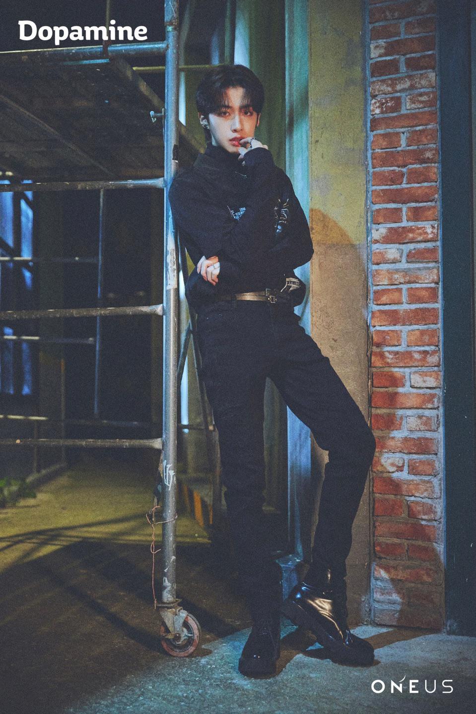 ONEUS - 日本1stフルアルバム「ドーパミン」(コンセプトフォト2 - シオン) - TKHUNT