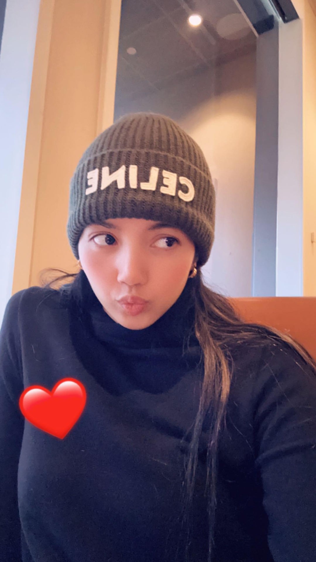 221024 リサ IG ストーリーの更新 - TKHUNT