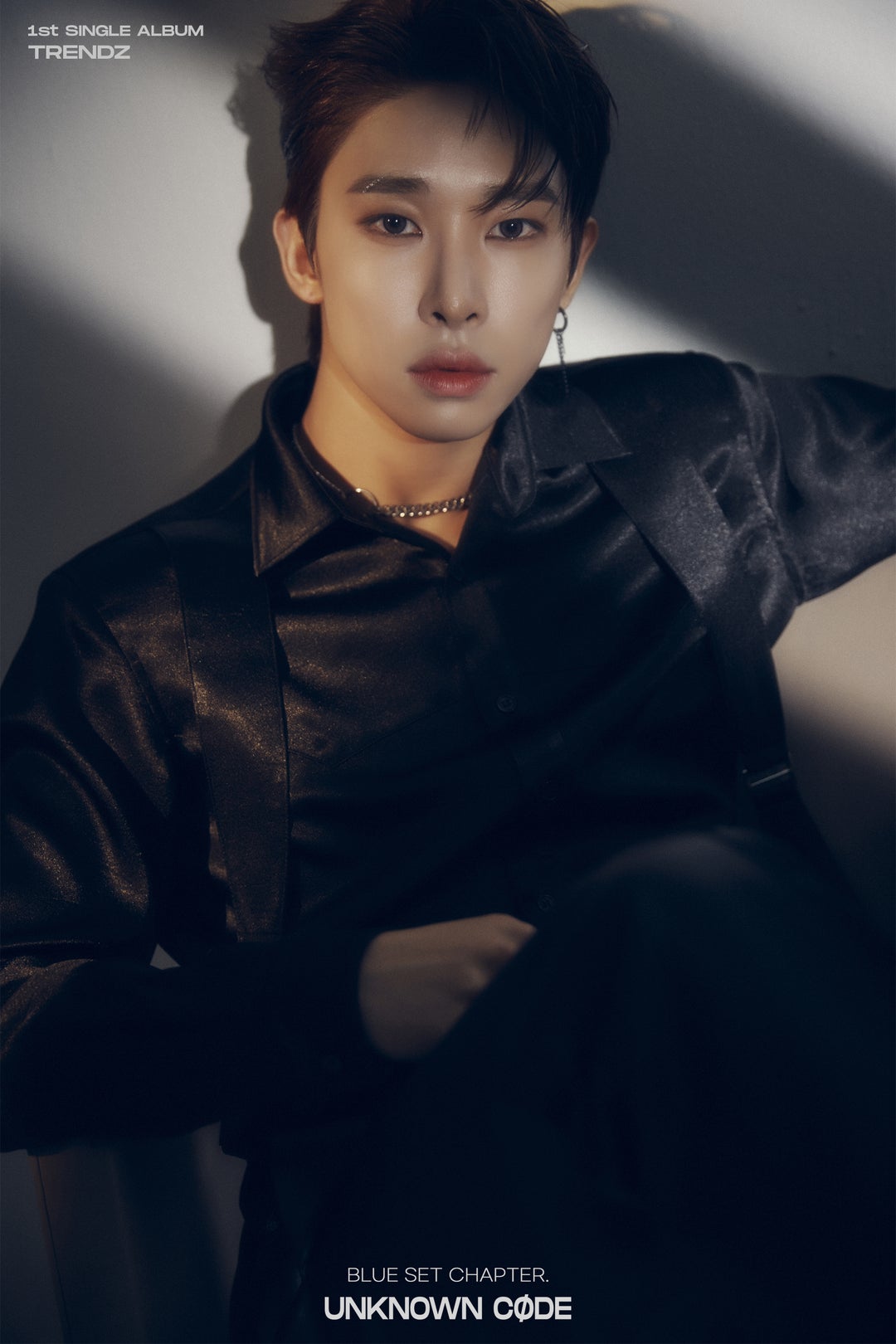 TRENDZ - 1stシングルアルバム「BLUE SET Chapter. UNKNOWN CODE' (コンセプトフォトB - 個人) - TKHUNT