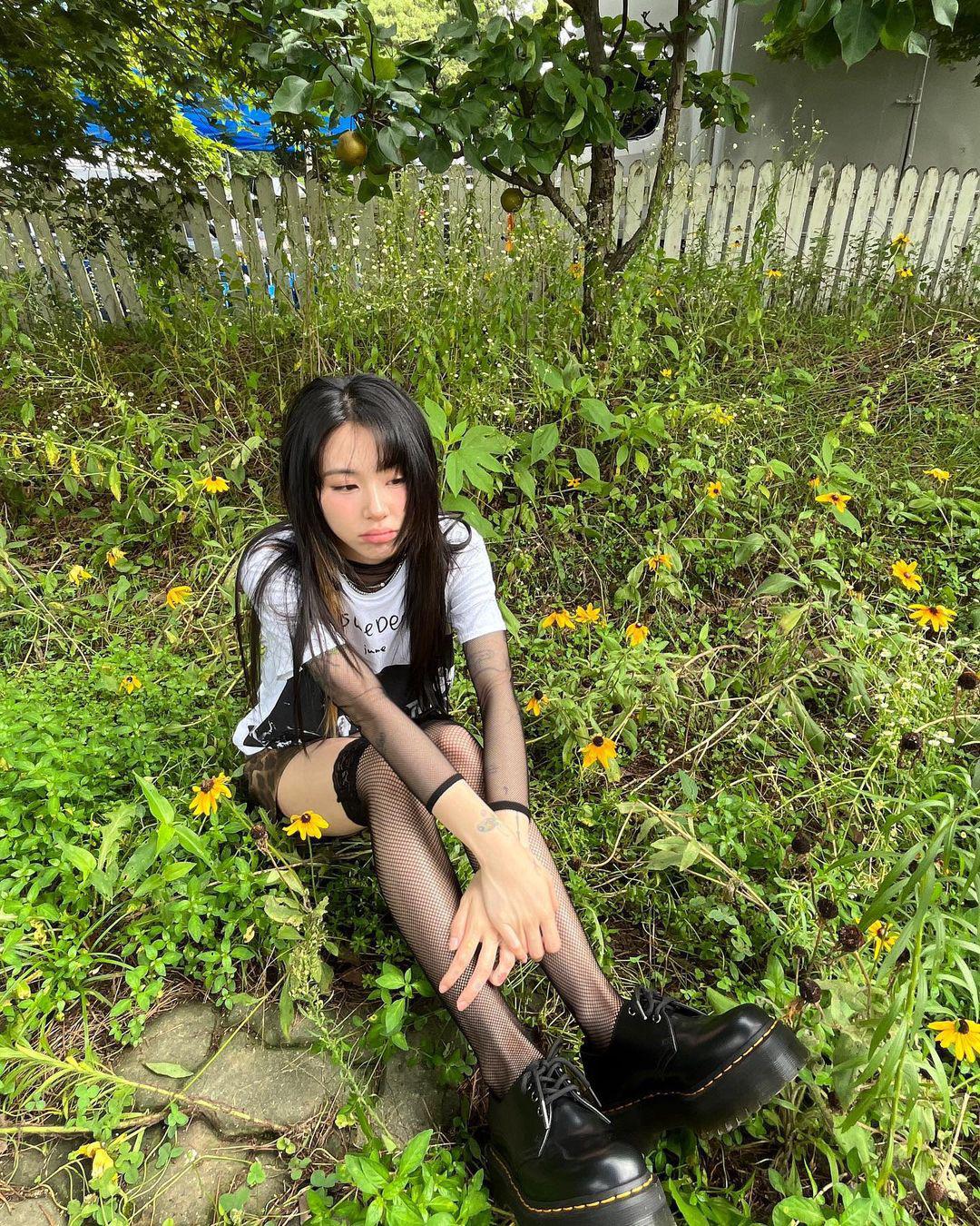 221111 Chaeyoung Instagram Update - 「🍀幸運をお届けします ☘️」 - TKHUNT