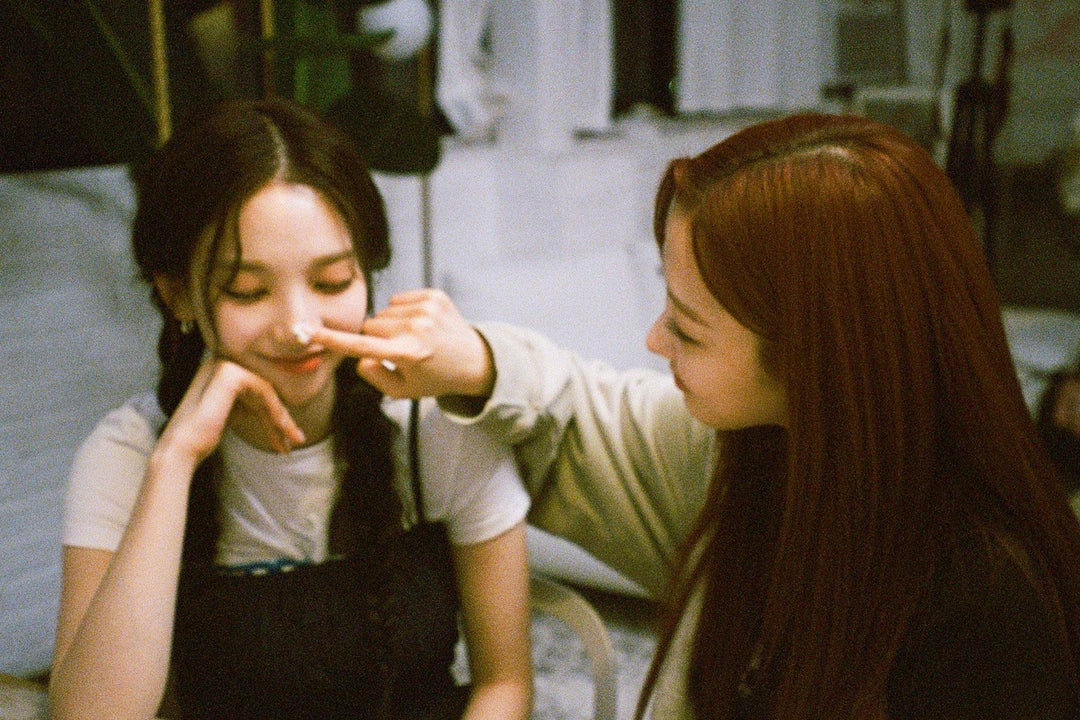 220812 aespa カリーナとジゼルの Twitter アップデート - TKHUNT