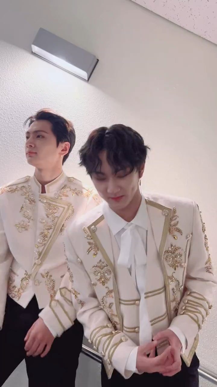 221113 TikTok: ジェイとジョンウォン - TKHUNT