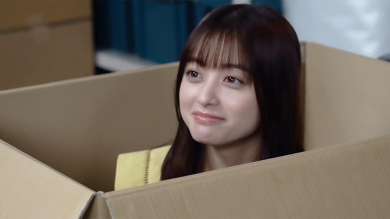 橋本環奈、段ボール箱からキュートにひょっこり 初体験！“箱入り娘”姿披露 「タイミー」新CM＆メーキング - TKHUNT