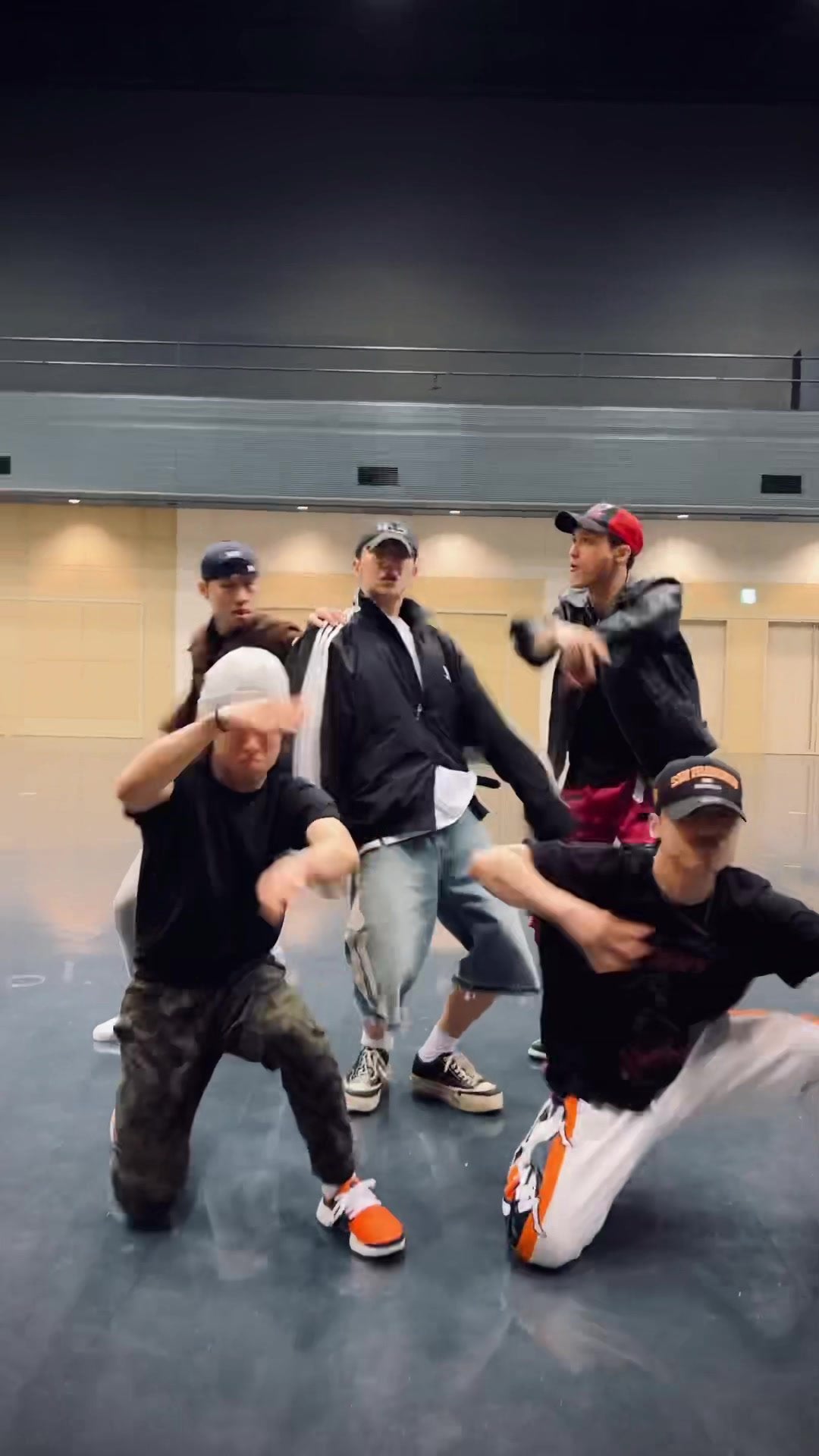 221116 Run BTS ダンス チャレンジを行う SEVENTEEN のホシ - TKHUNT