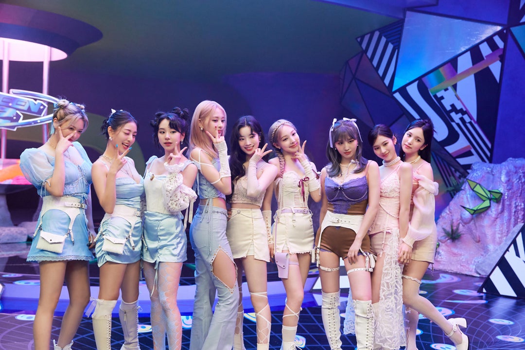 220907 TWICE ポスト「BETWEEN 1&2」撮影現場ビハインド「トークザトーク」M/V撮影 - TKHUNT