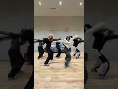 221115 - Le Sserafim が BTS チャレンジを実行 - TKHUNT