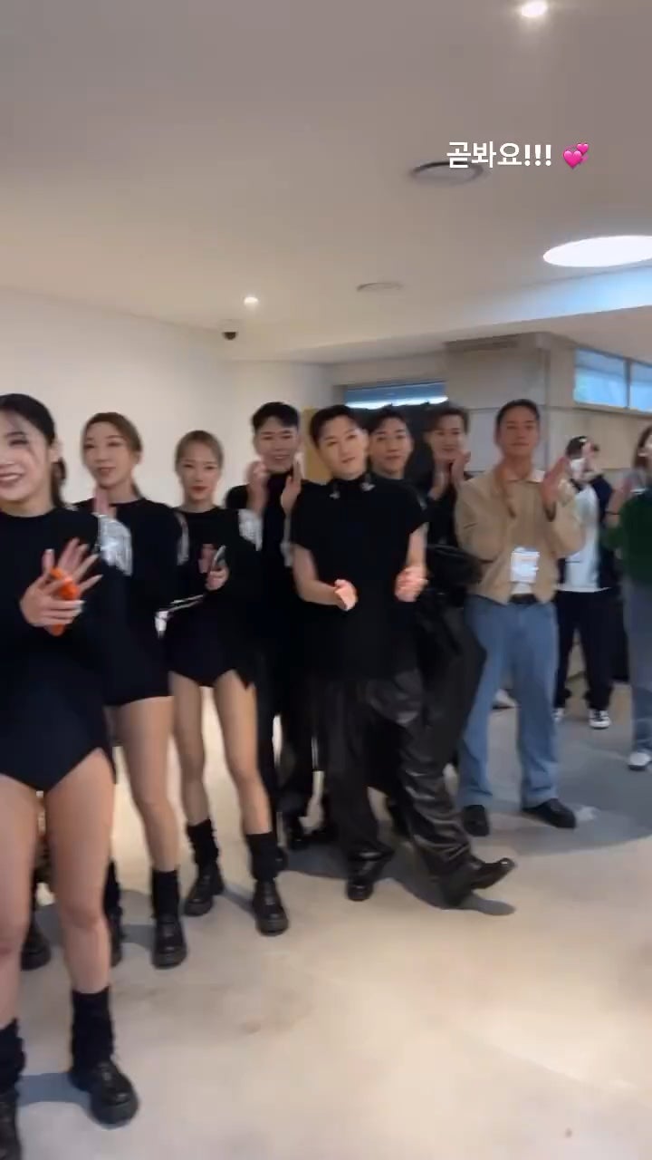 221016 ロゼ IG ストーリーの更新 - TKHUNT