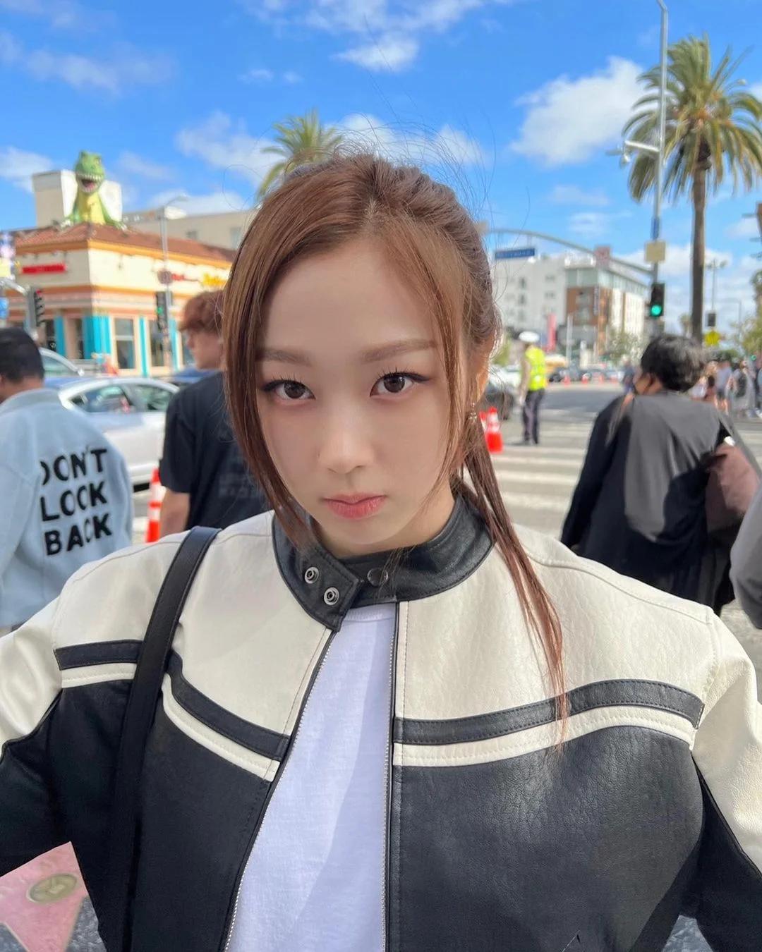 220423 aespa Twitter Update with Giselle - LA 🦦 - TKHUNT