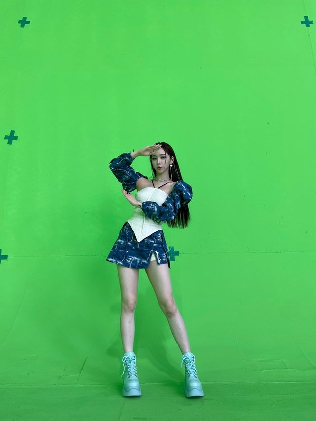 220411 aespa ツイッター更新 - HBD KARINA By. ae-KARINA - TKHUNT