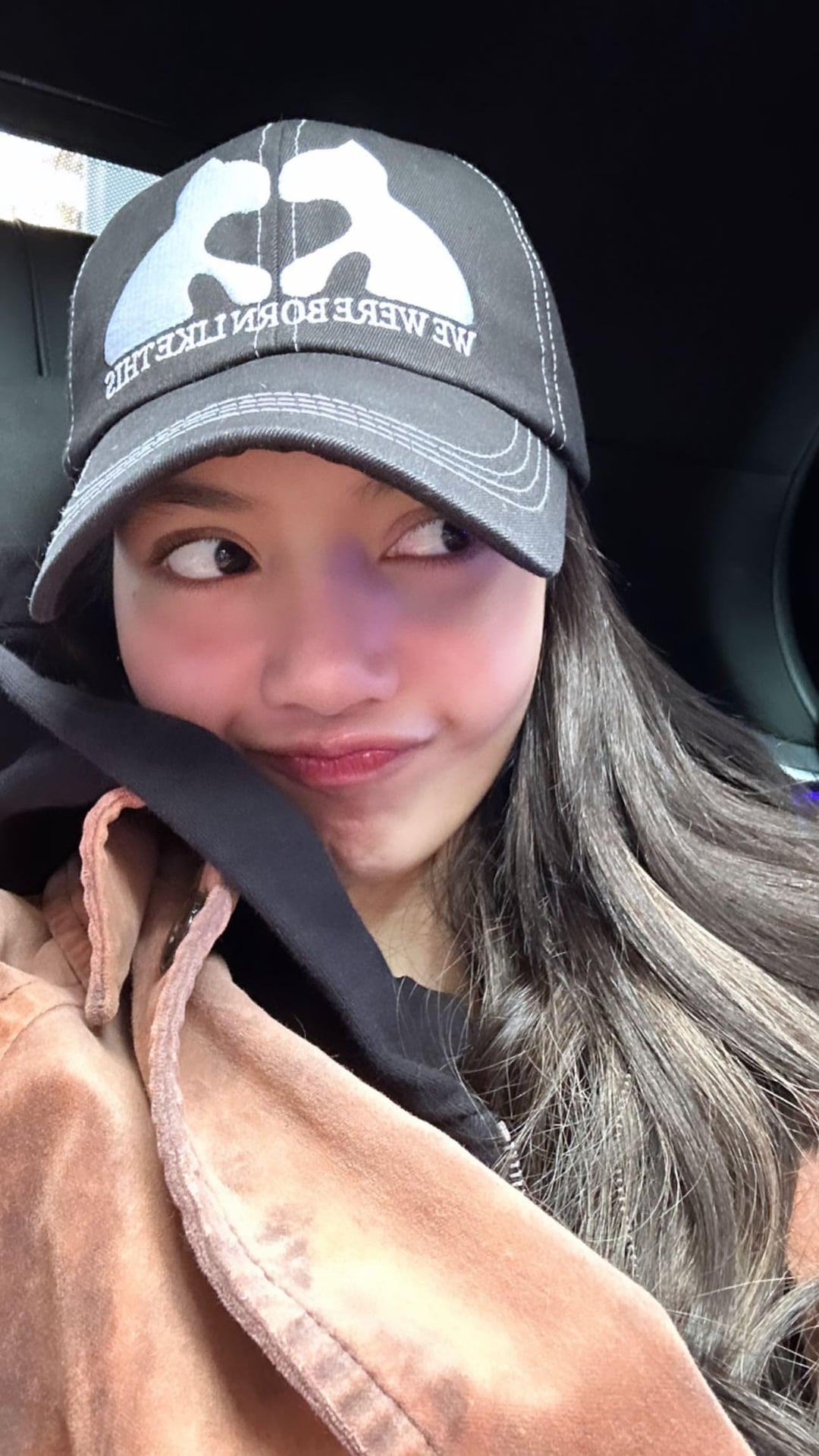 221206 リサ IG ストーリーの更新 - TKHUNT