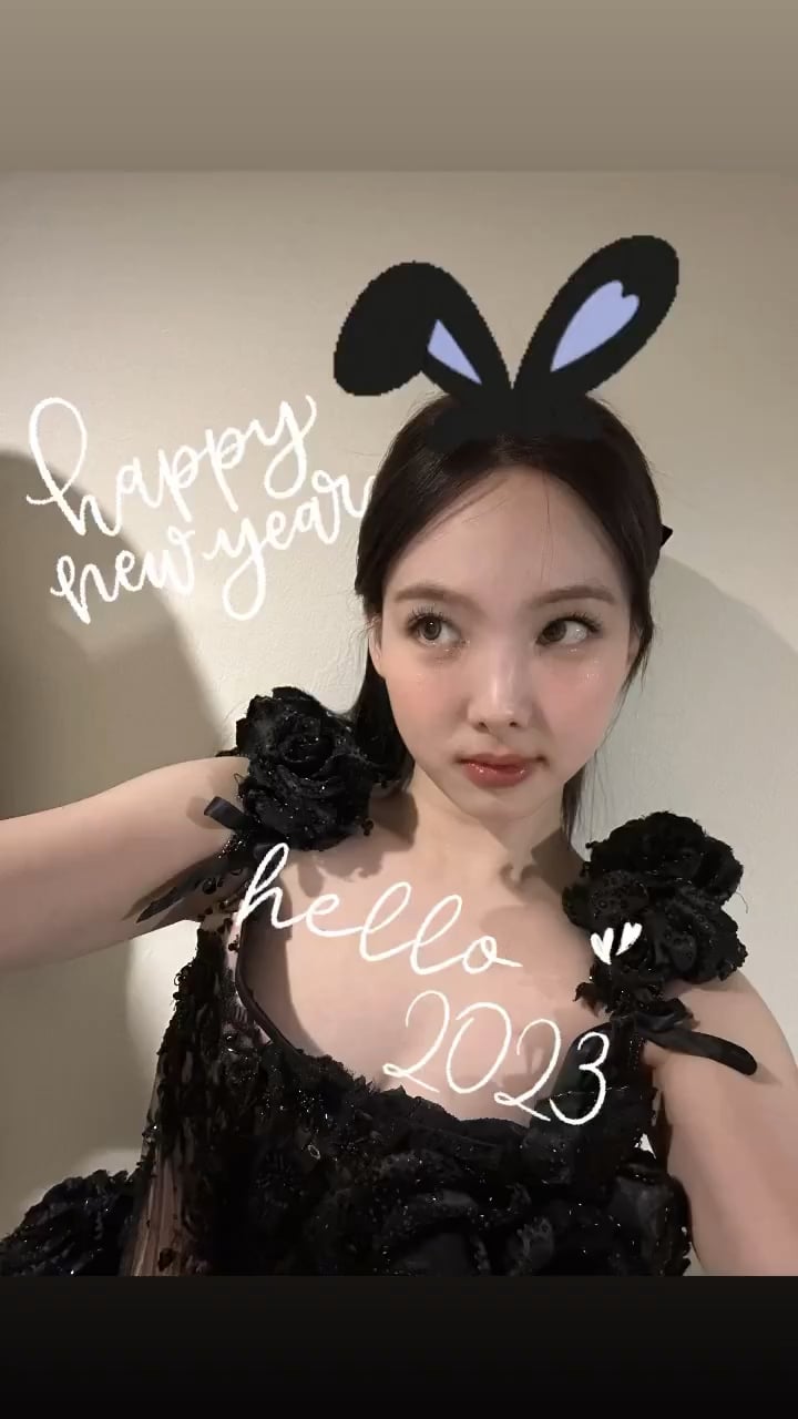 230101 Nayeon Instagram ストーリー更新 - 「Happy New Year, Hello 2023」 - TKHUNT