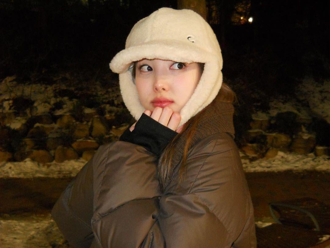 221226 Nayeon Instagram Update - 「#ad @olivedesolive_korea 🤎」 - TKHUNT