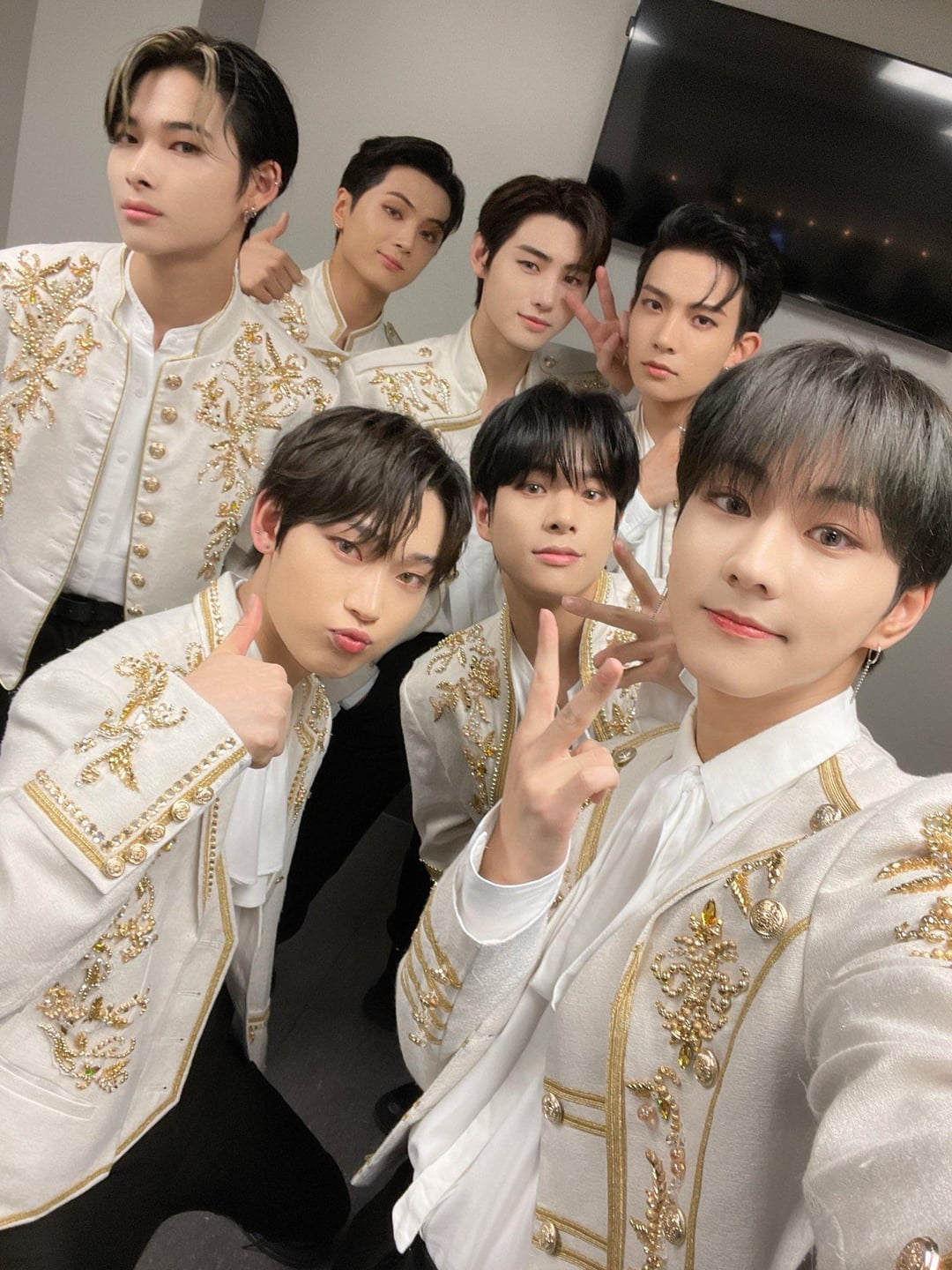 221009 Twitter: 今日のENHYPEN - TKHUNT