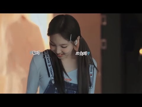 濡れタオルの上に座って恥ずかしくなったナヨン - TKHUNT