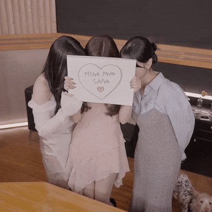 ミナ、サナ、モモ - TKHUNT