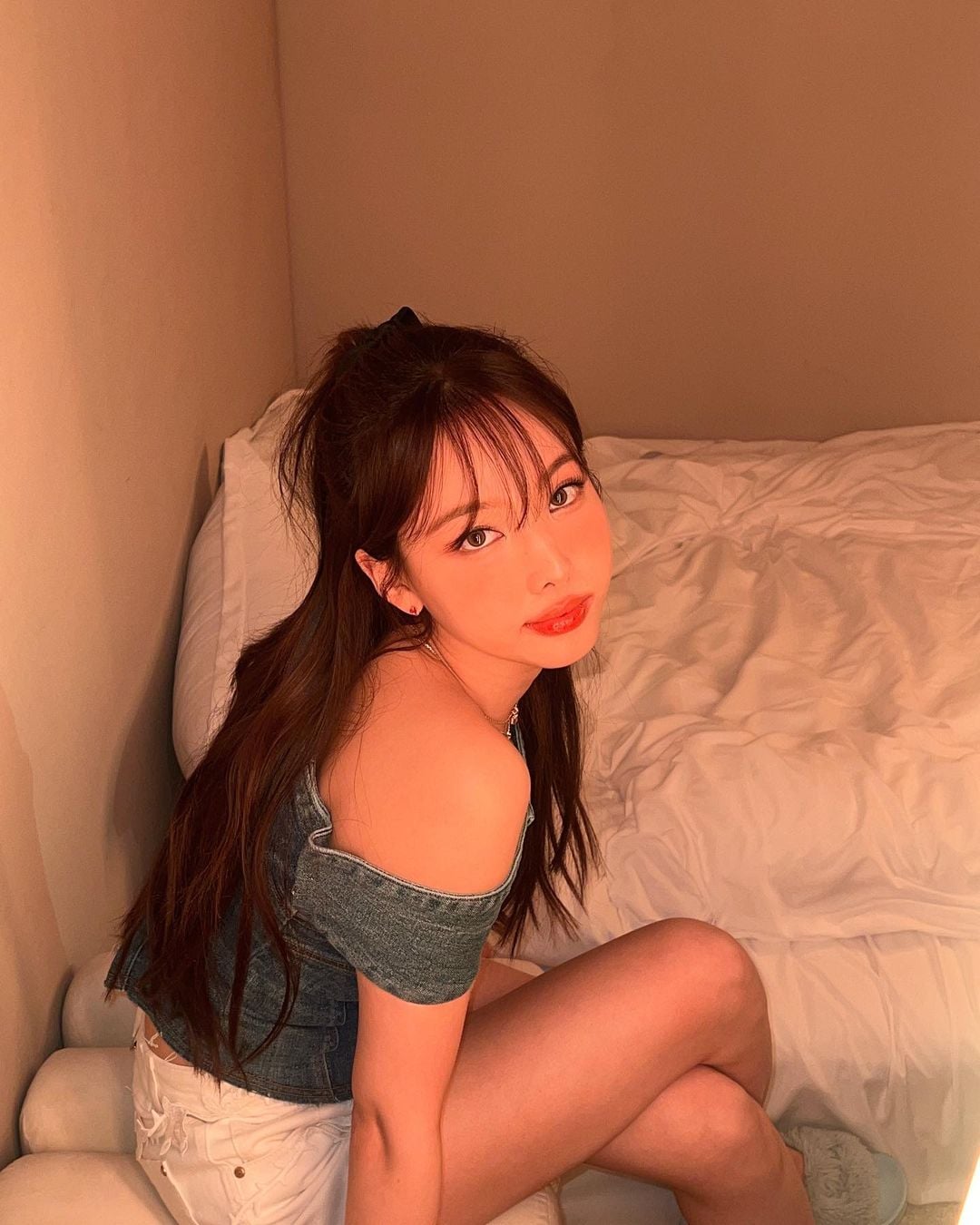 230324 Nayeon Instagram Update - こんにちは、私の白鳥🦢 - TKHUNT