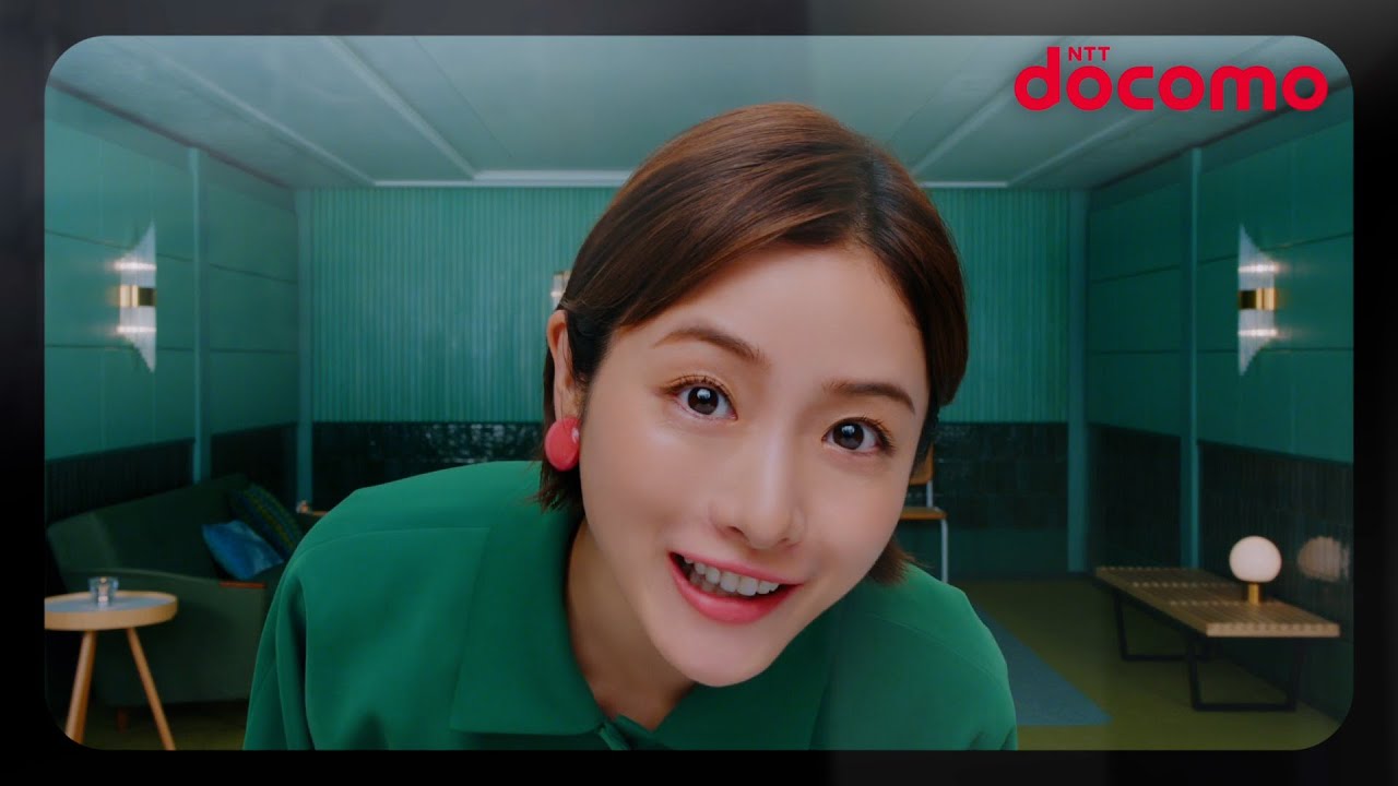 石原さとみが“スマホ”の中に！？キュートな笑顔で「そばにいるもんっ！」 NTTドコモ『irumo（イルモ）』新CM「スマホを身近に」篇 - TKHUNT