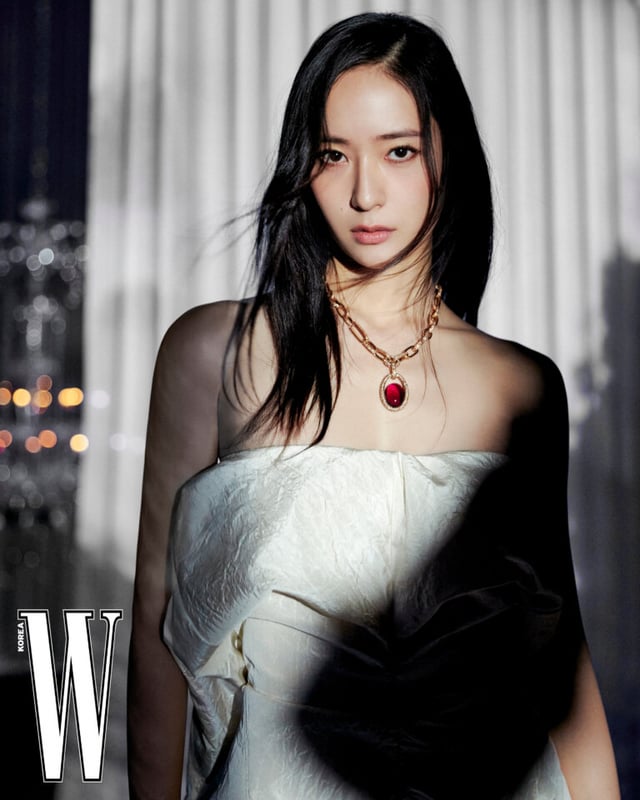 f(x) クリスタル - W Korea x Pomellato (2023 年 7 月号デジタル表紙 + グラビア) - TKHUNT