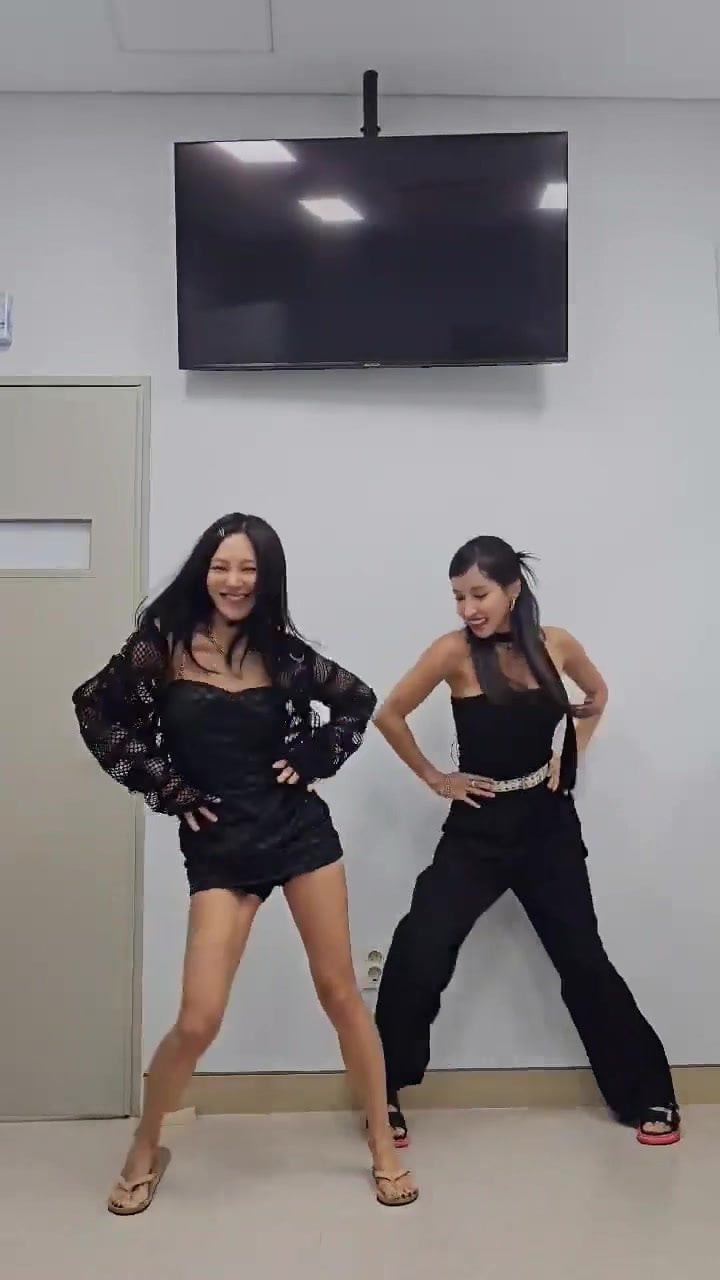Girls' Generation (SNSD) Hyoyeon (HYO) and LA CHICA Rian - Picture (Dance Challenge) (230823 ...