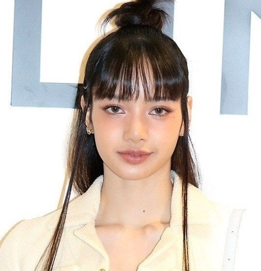 230803 NAVER News: Lisa's renewal will be announced after BLACKPINK's world tour at the end of ...