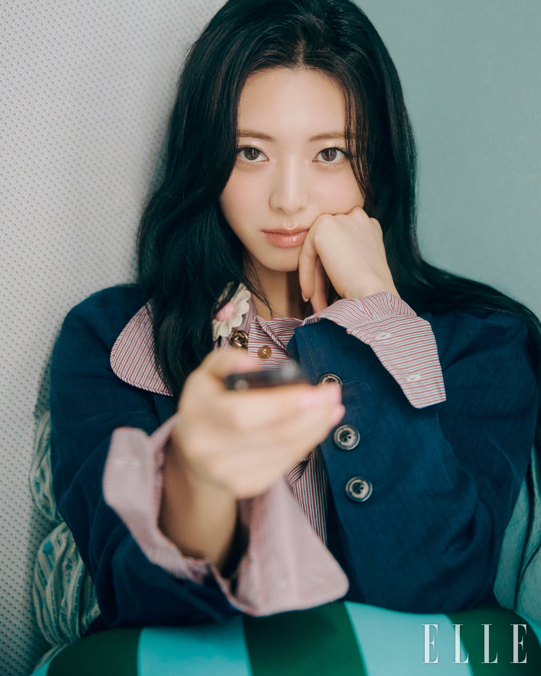 ITZY Yuna - ELLE Korea (September 2023 Issue Pictorial Preview 2) - TKHUNT