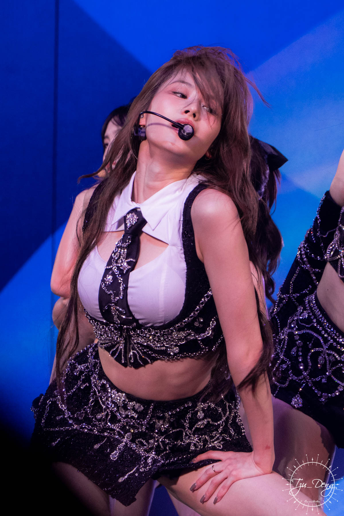 230902 Sana - TKHUNT