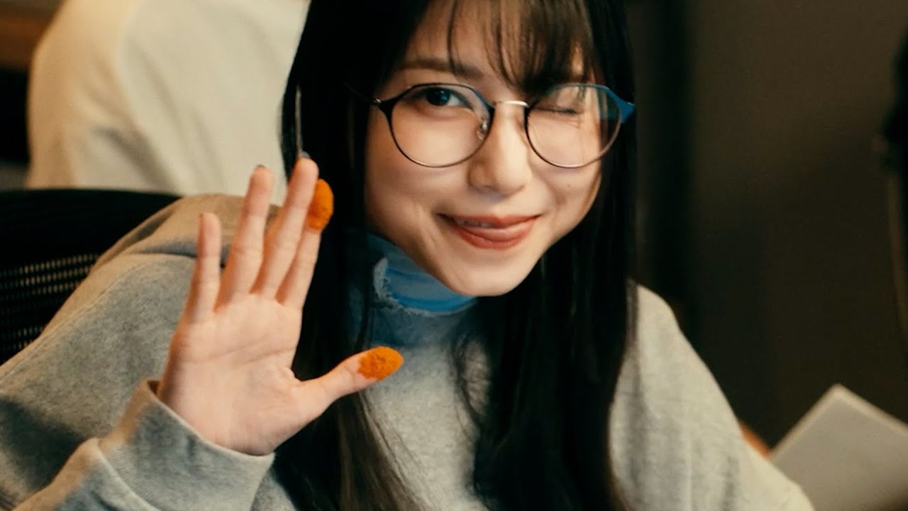 雨宮天、かわいすぎる舌ペロ×ウインク！ 食べっぷりにも注目の「チートス」新WebCM「作画バグ篇」「編集バグ篇」「収録バグ篇」 - TKHUNT