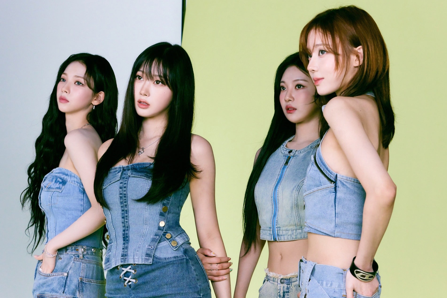 231015 aespa Twitter更新 - aespa展示会裏写真📸🩷最後までD-2 - TKHUNT