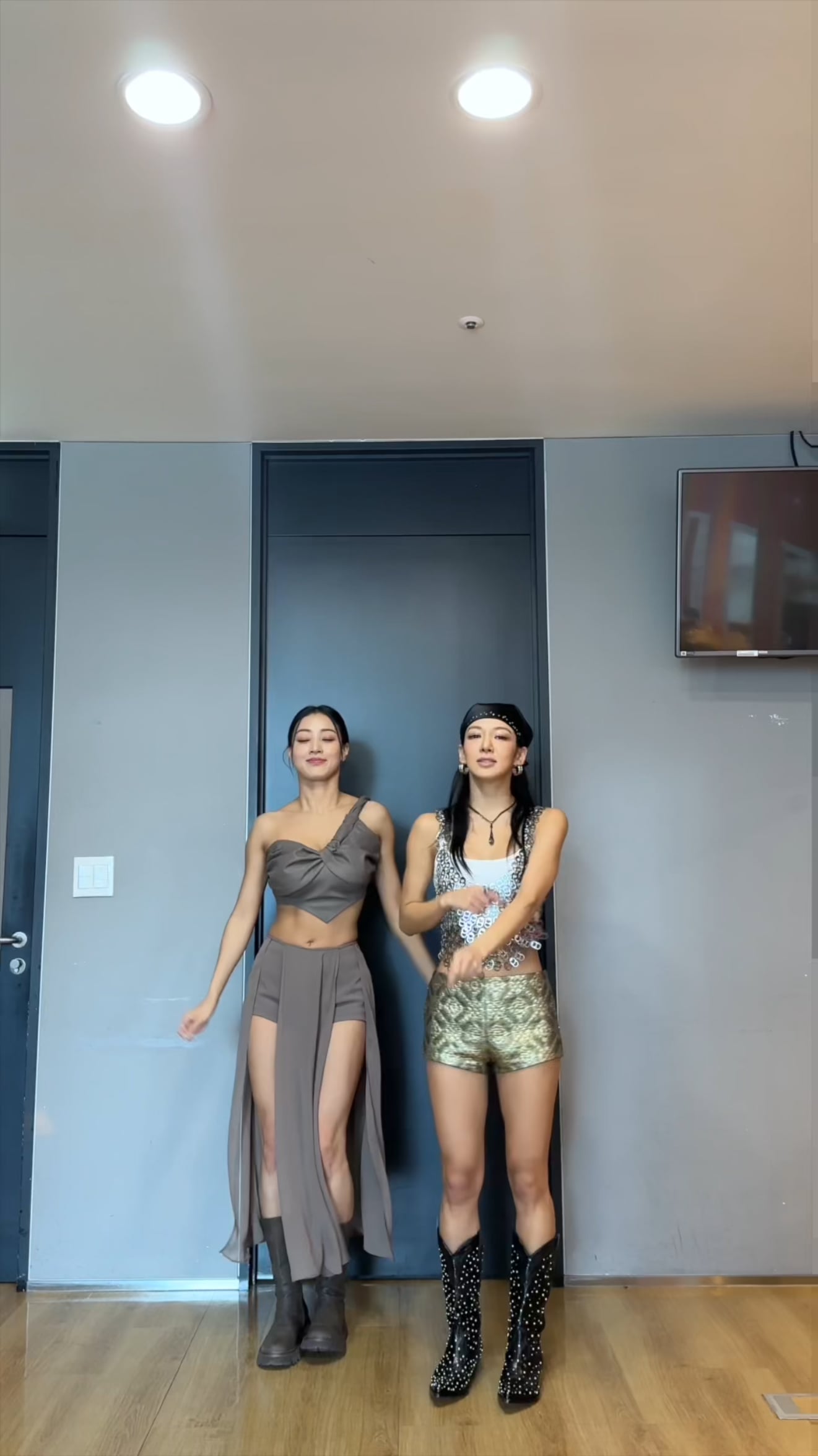 230826 GirlsGeneration TikTok アップデート - ヒョヨン (HYO) とのジヒョの写真チャレンジ - TKHUNT