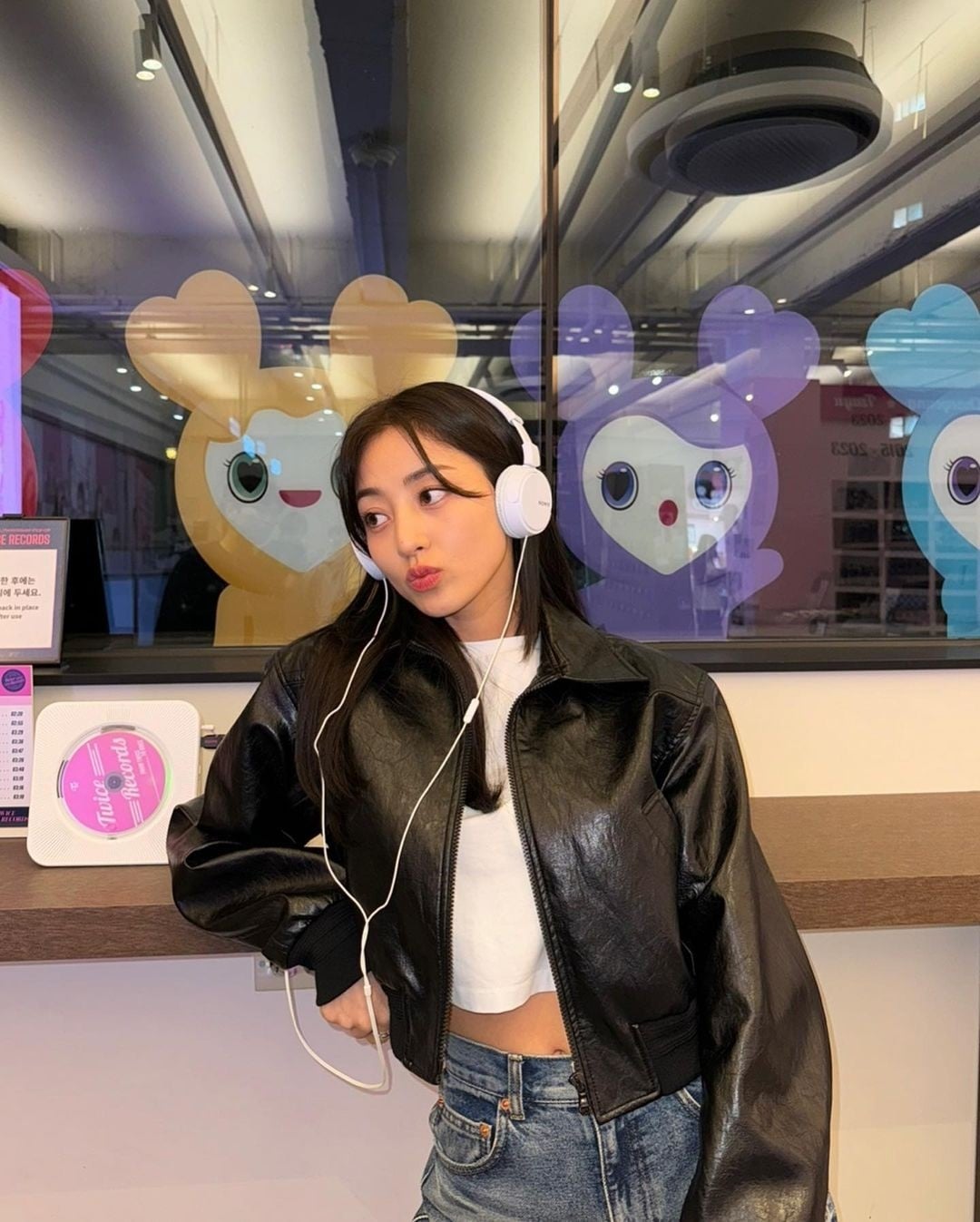 231020 ジヒョ Instagram 更新 - 8周年🍭ONCEありがとう😋 - TKHUNT