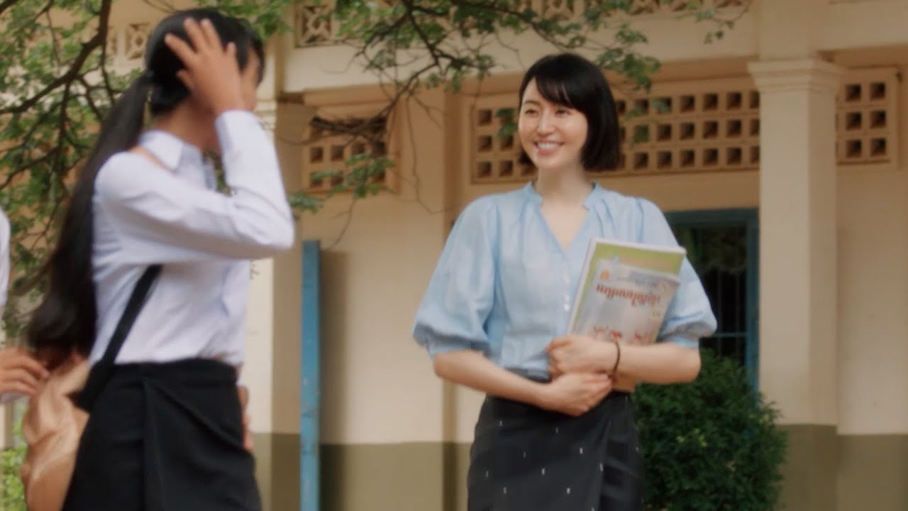 長澤まさみ、“朝目が覚めるとカンボジアだった” 現地の生徒と交流を深める クボタ新TVCM『クボタが支える カンボジア水インフラ』篇 - TKHUNT