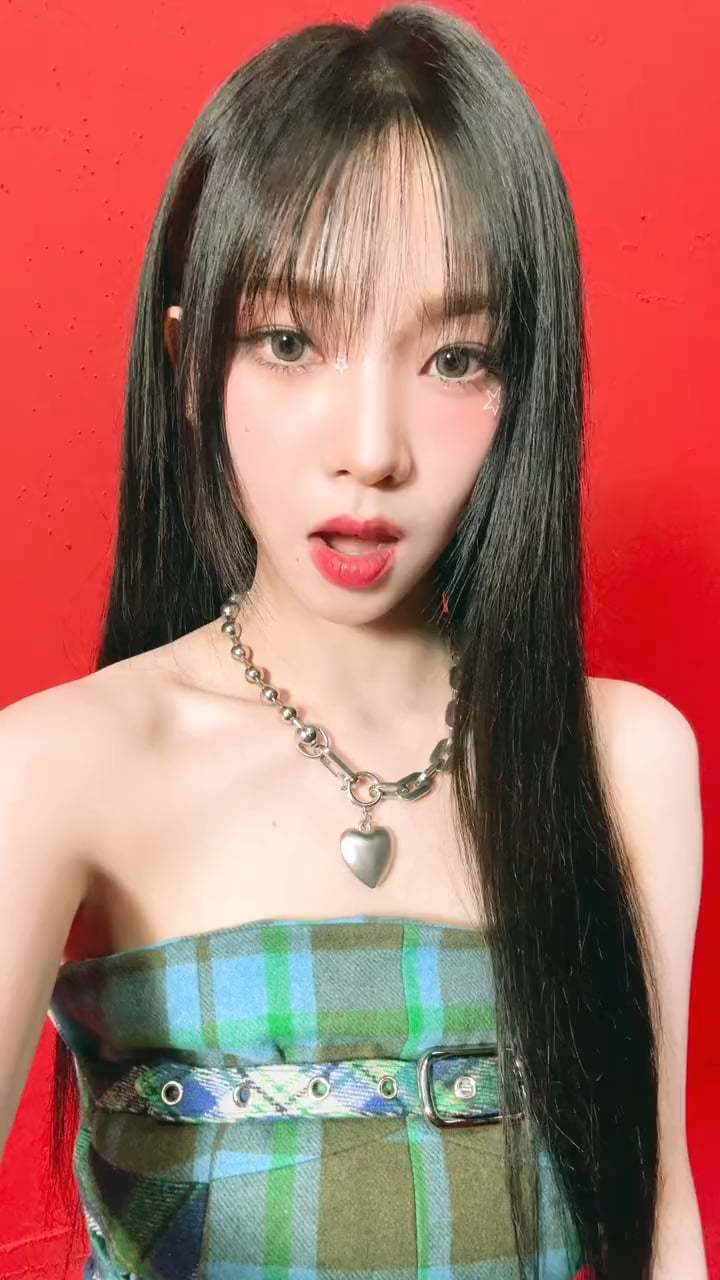240213 aespa カリーナとの TikTok アップデート - コンバースが好きです - 🌟💫 - TKHUNT