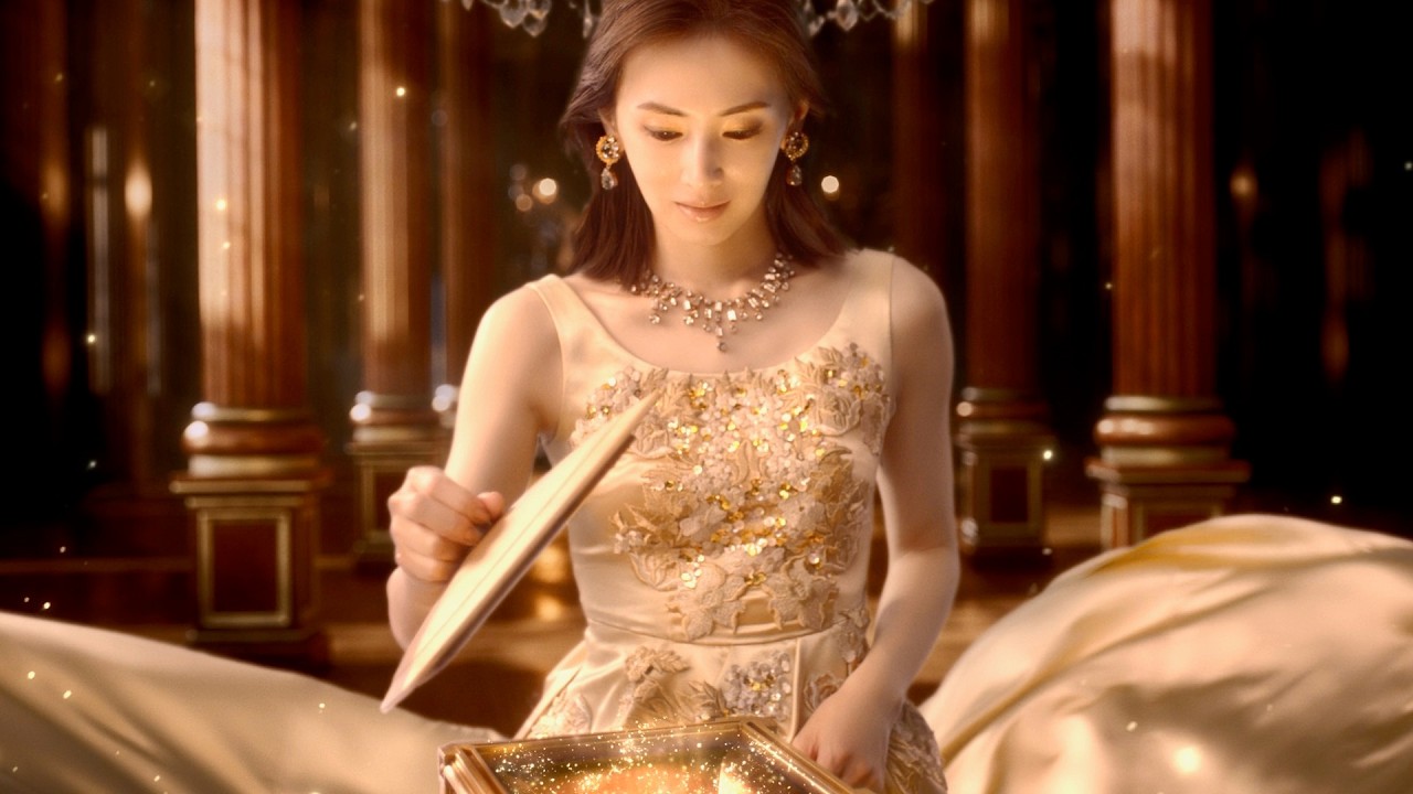 北川景子、金色に光輝く芸術的な美しさ…秘密の宝石箱も／森永ビスケット CM＋インタビュー＋メイキング - TKHUNT